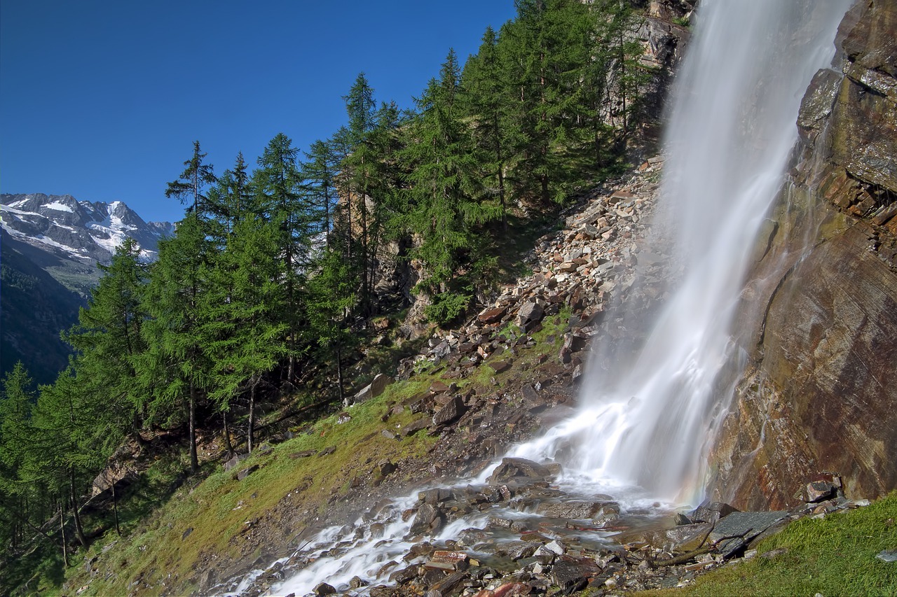 Eau de source et eau des alpes, une boisson à boire sans modération.